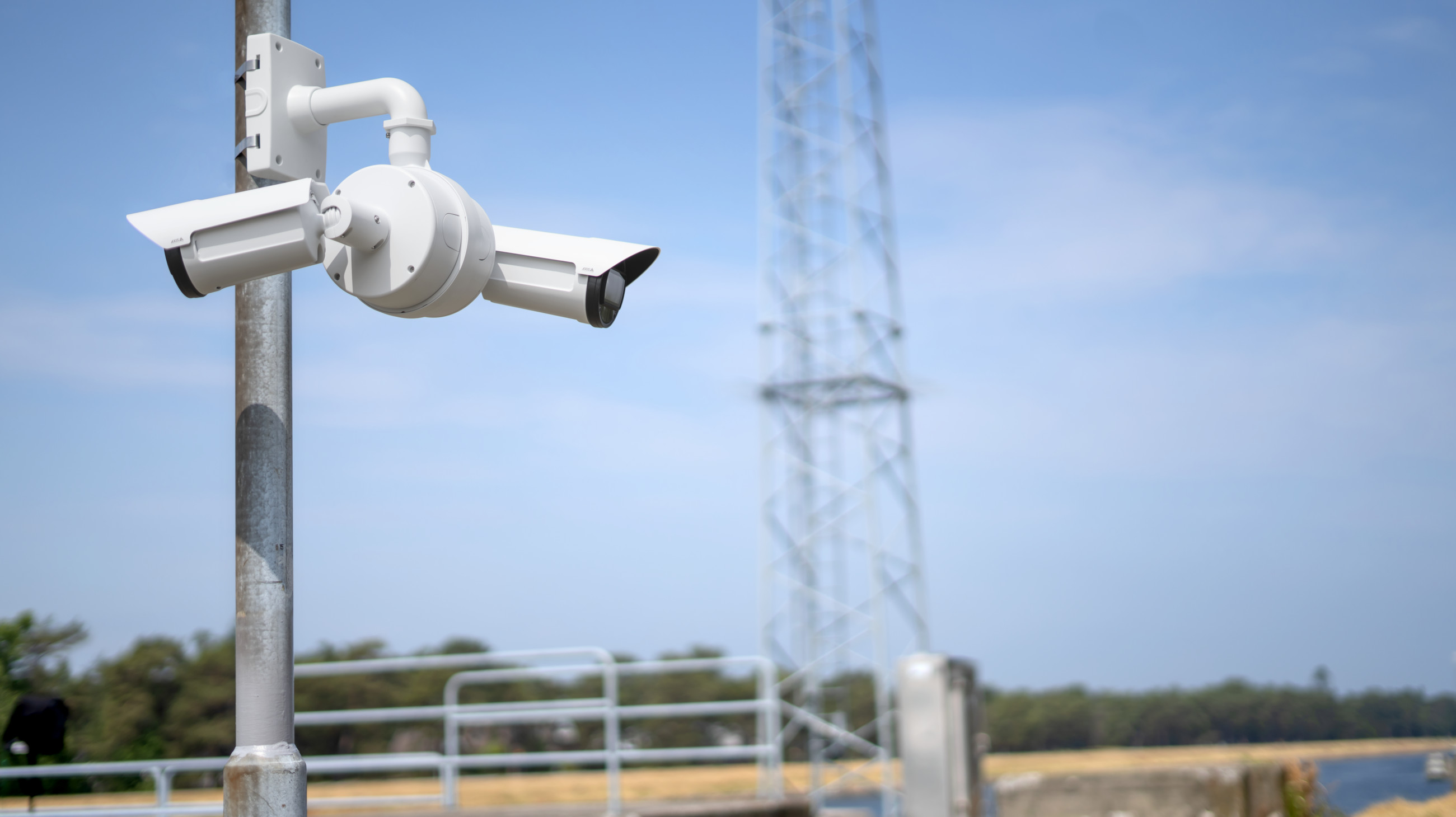 High-performance bullet cameras offer 2 MP/4 MP surveillance with 32x ...