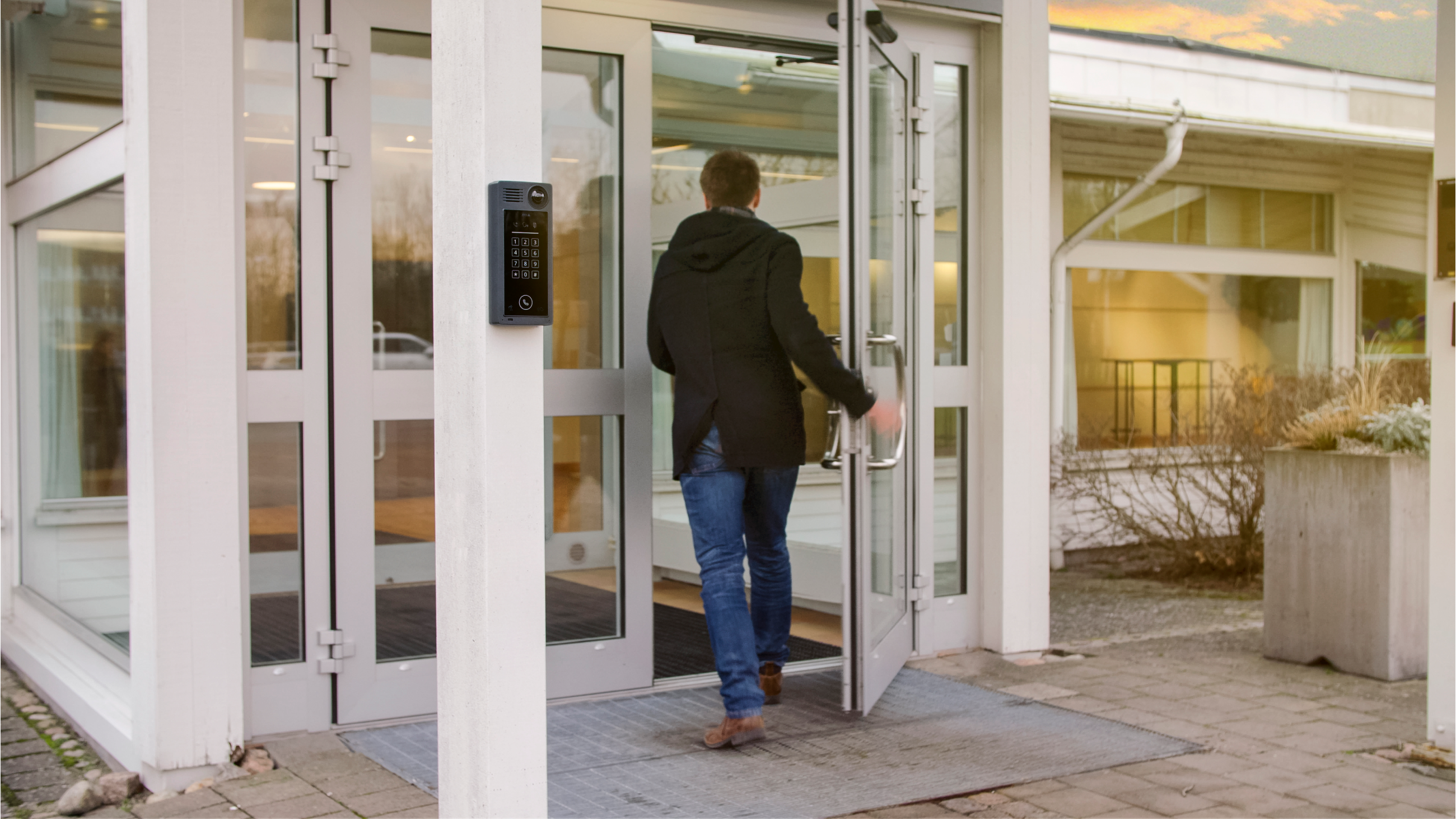 How a single point of entry supports safe school environments | Axis ...