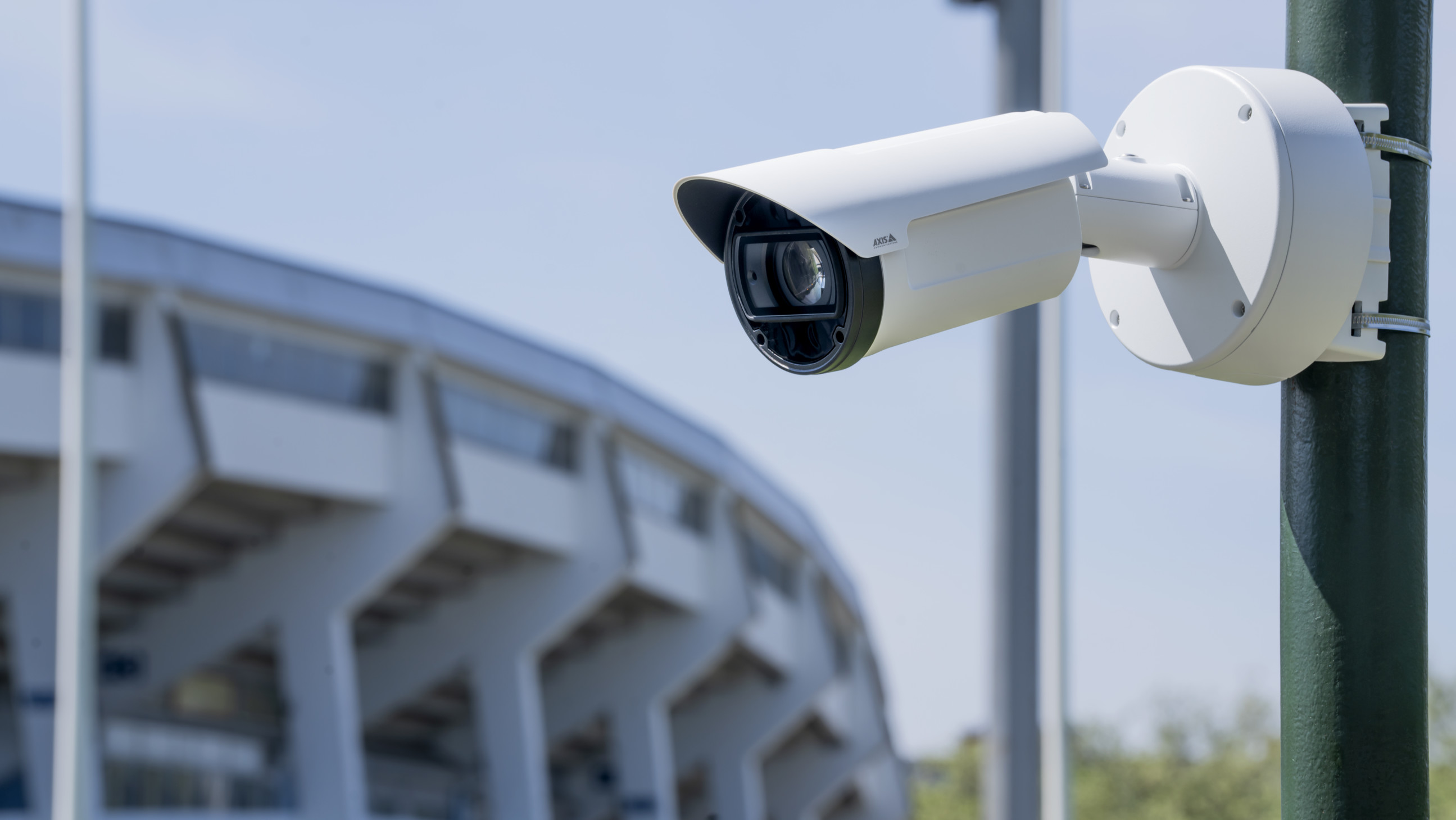 All-in-one, outdoor-ready bullet camera in 8K offers extreme detail ...