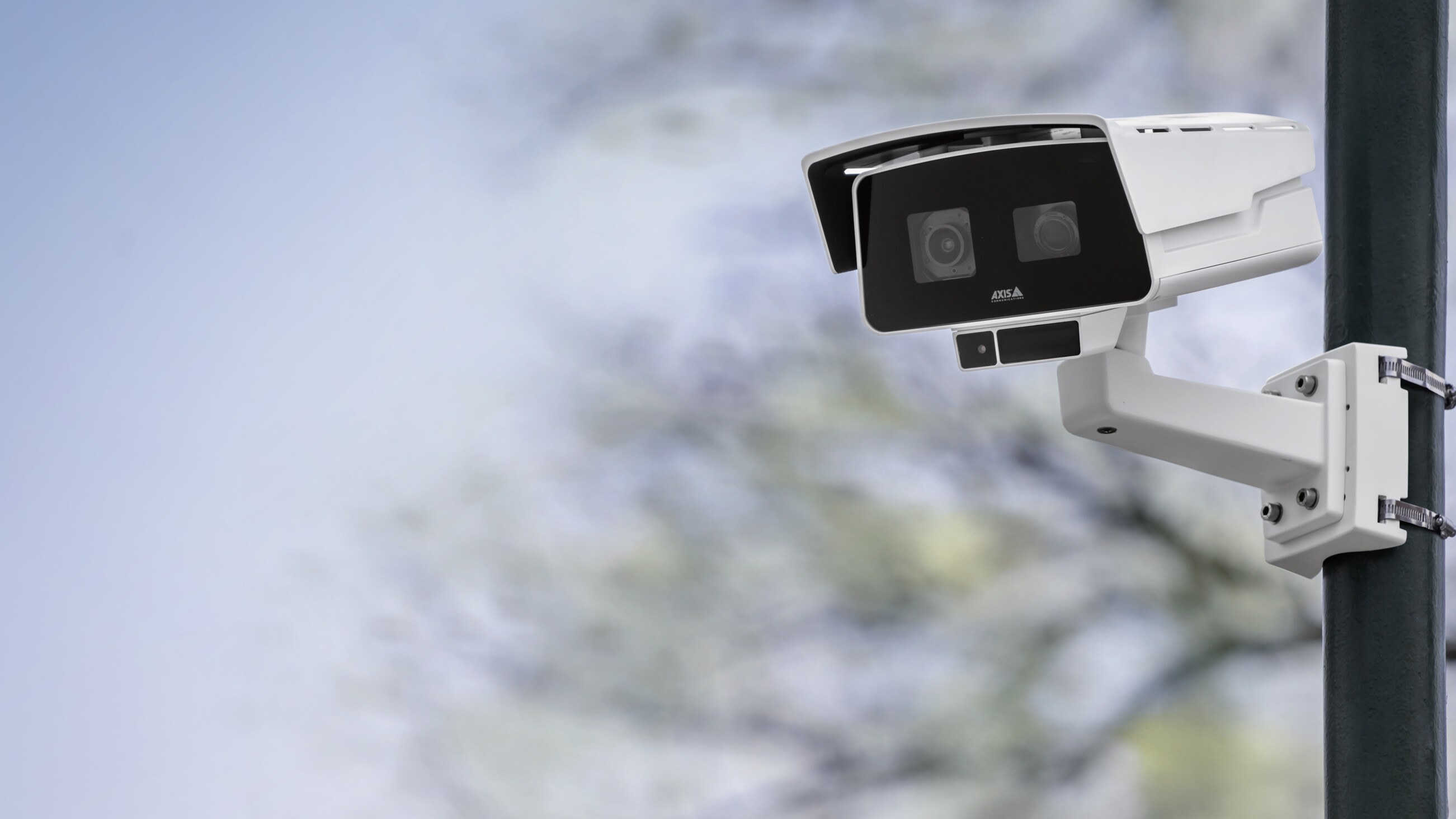 Dual-sensor box camera offers wide-angle and close-up views of the same ...