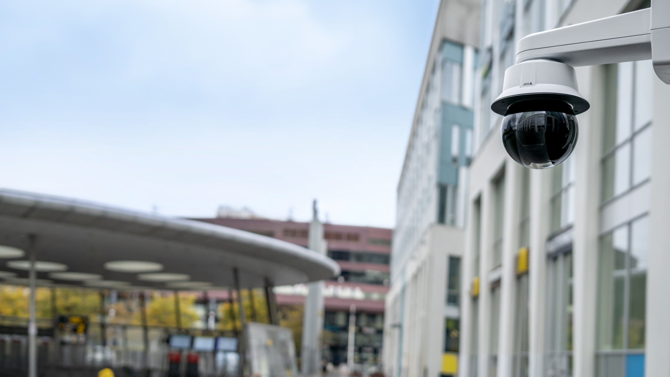 Cost-efficient AI-powered PTZ offers outstanding image quality in all ...