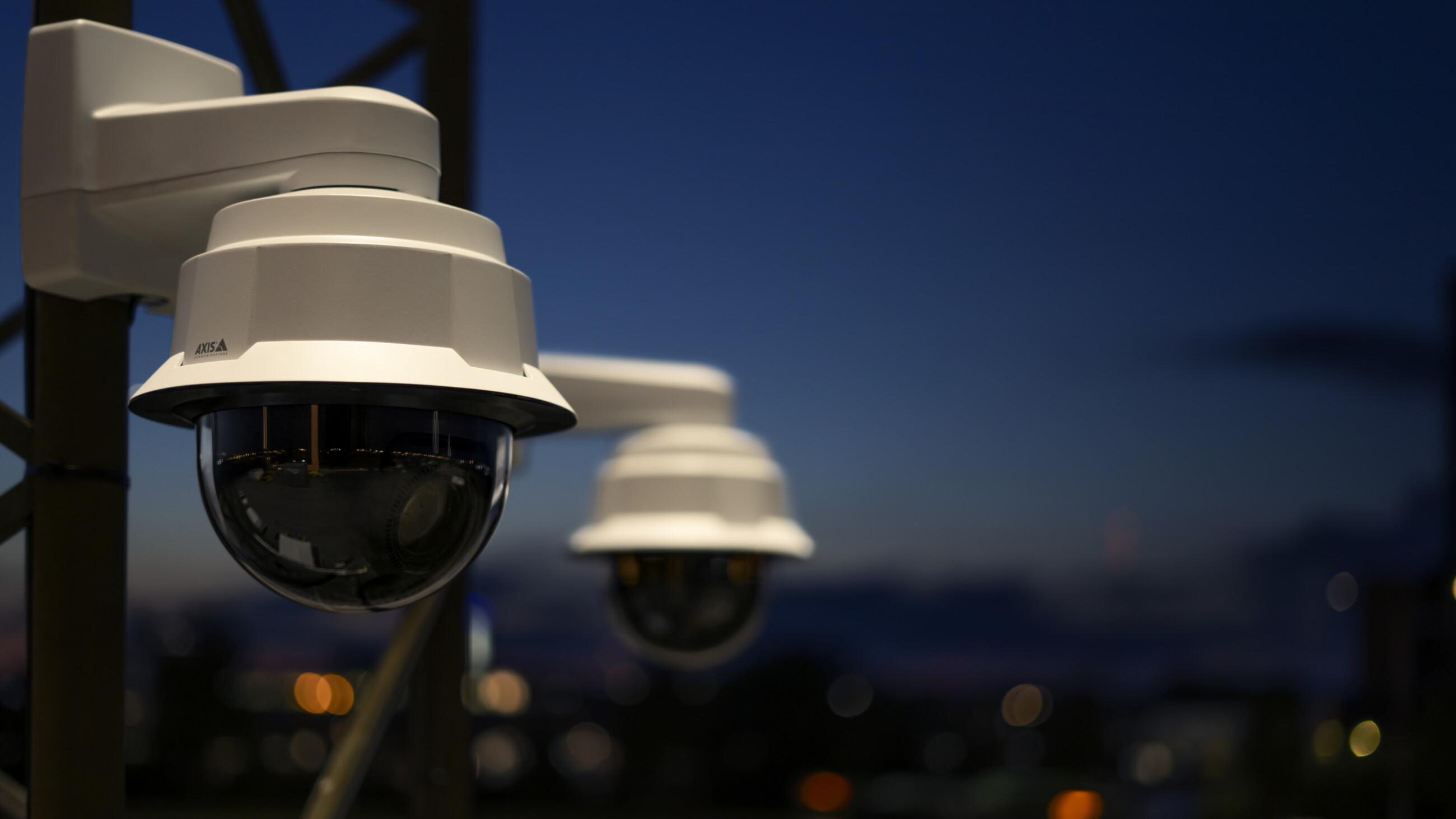 Robust, AI-powered PTZ camera offers superior details and great light ...