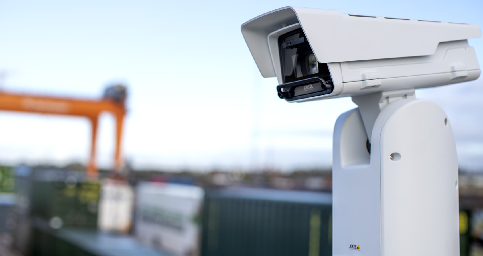 Positioning camera delivers unobstructed view with superior light sensitivity | Axis Communications