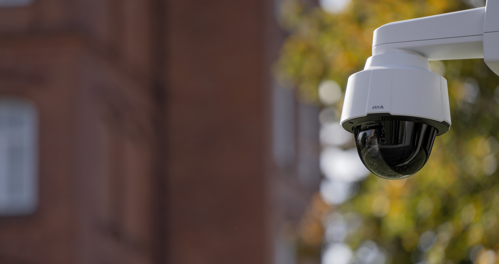 High-performance PTZ camera with IR for excellent overviews and details ...