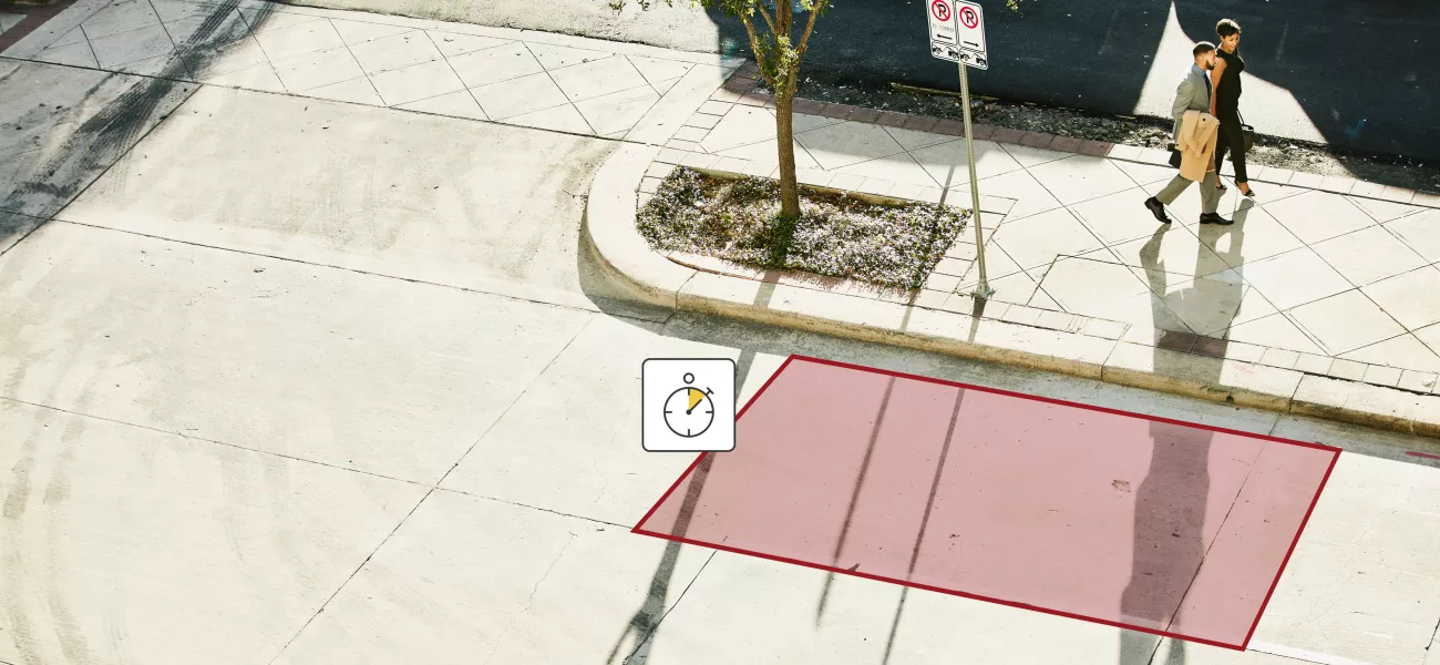 AXIS Object Analytics runs multiple scenarios simultaneously for more effective monitoring ...