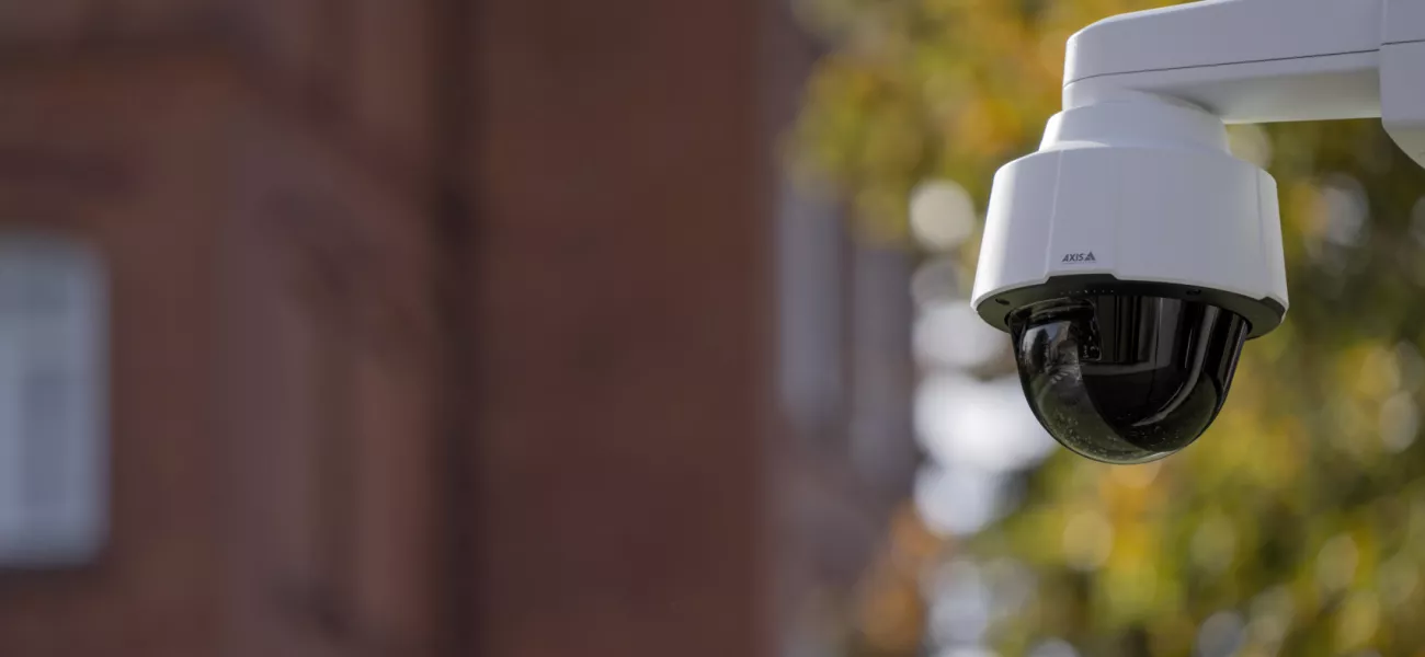 High-performance PTZ camera with IR for excellent overviews and details ...