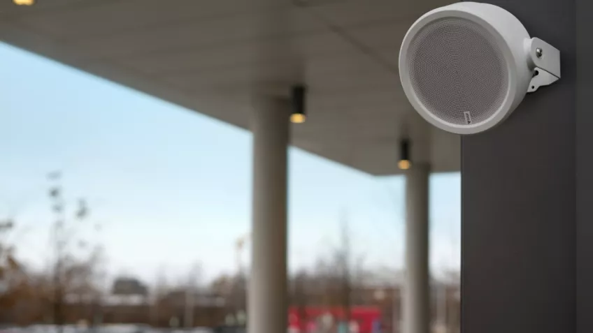 Nový zvukový projektor Axis vhodný k venkovnímu použití nabízí skvělý ...